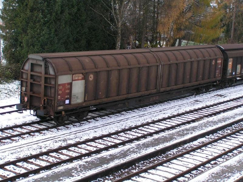 Habbins 31 81A_ÖBB 277 2016-3 mit Lagegut Kartonagen am Bhf - Bahnbilder.de