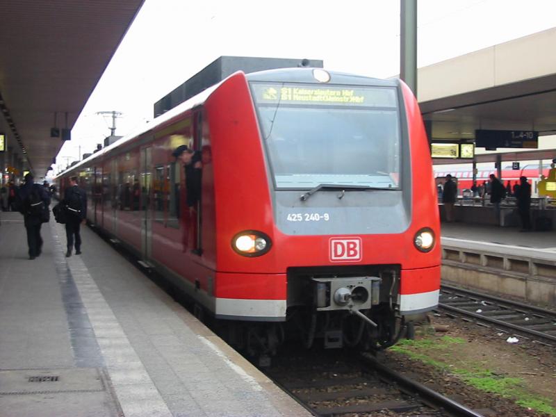 Hier sieht man die 425-240 die im S-Bahn Netz Rhein-Neckar fährt - Bahnbilder.de