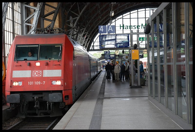 IC 2029 Von Hamburg-Alona Nach Passau-Hauptbahnhof Steht Zur Abfahrt Bereit In 11 STD ...