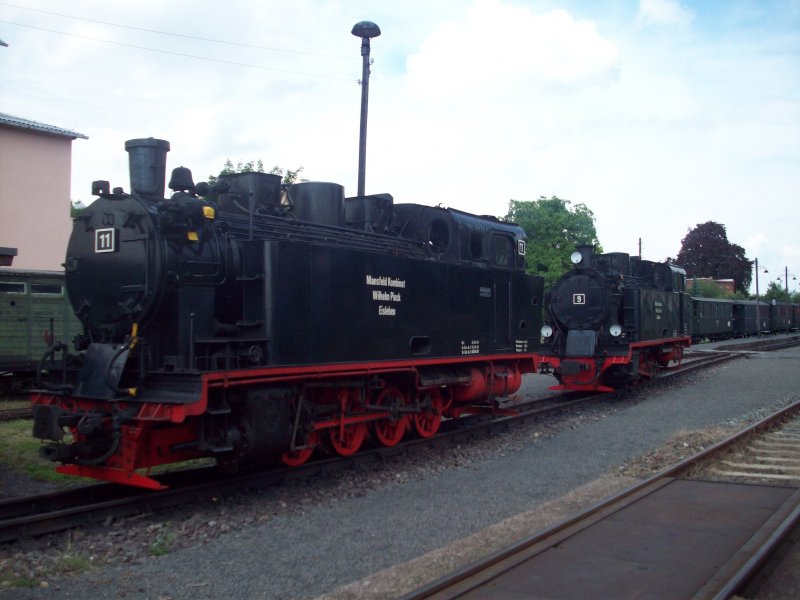 Lok 11 und Lok 9 am Bahnhof Klostermansfeld. 04.07.08 - Bahnbilder.de