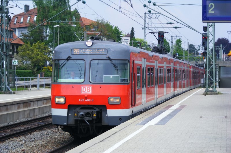 S-Bahn Stuttgart: 420 466-5 und noch ein 420er fahren gerade als S2 (Schorndorf-Filderstadt ...
