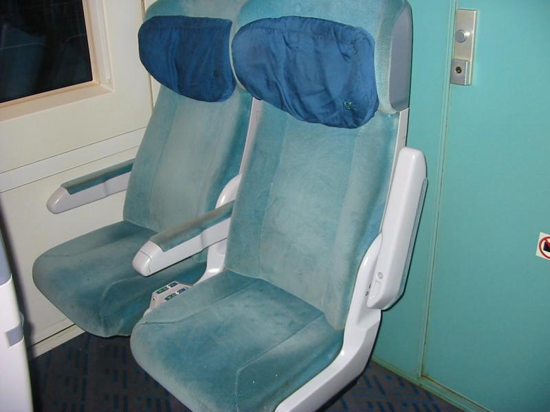 Sitzplätze eines ICE2. - Bahnbilder.de