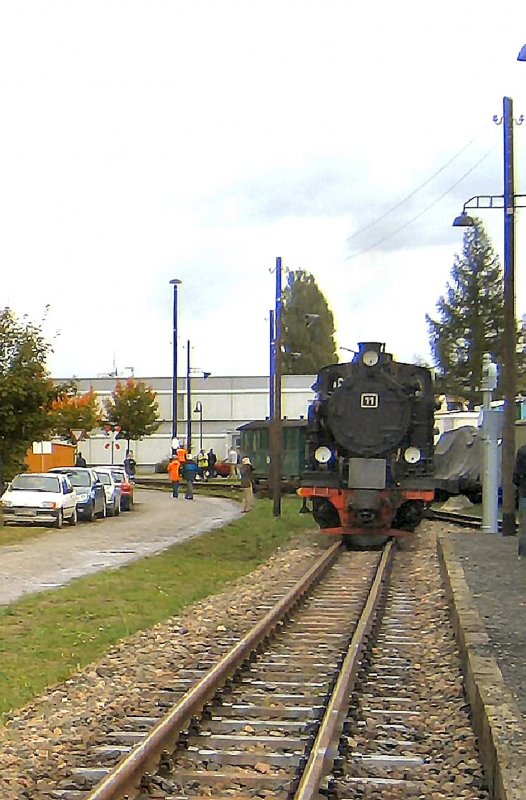 Zug der Mansfelder Bergwerksbahn kurz vor dem Ziel, Oktober 2005 - Bahnbilder.de
